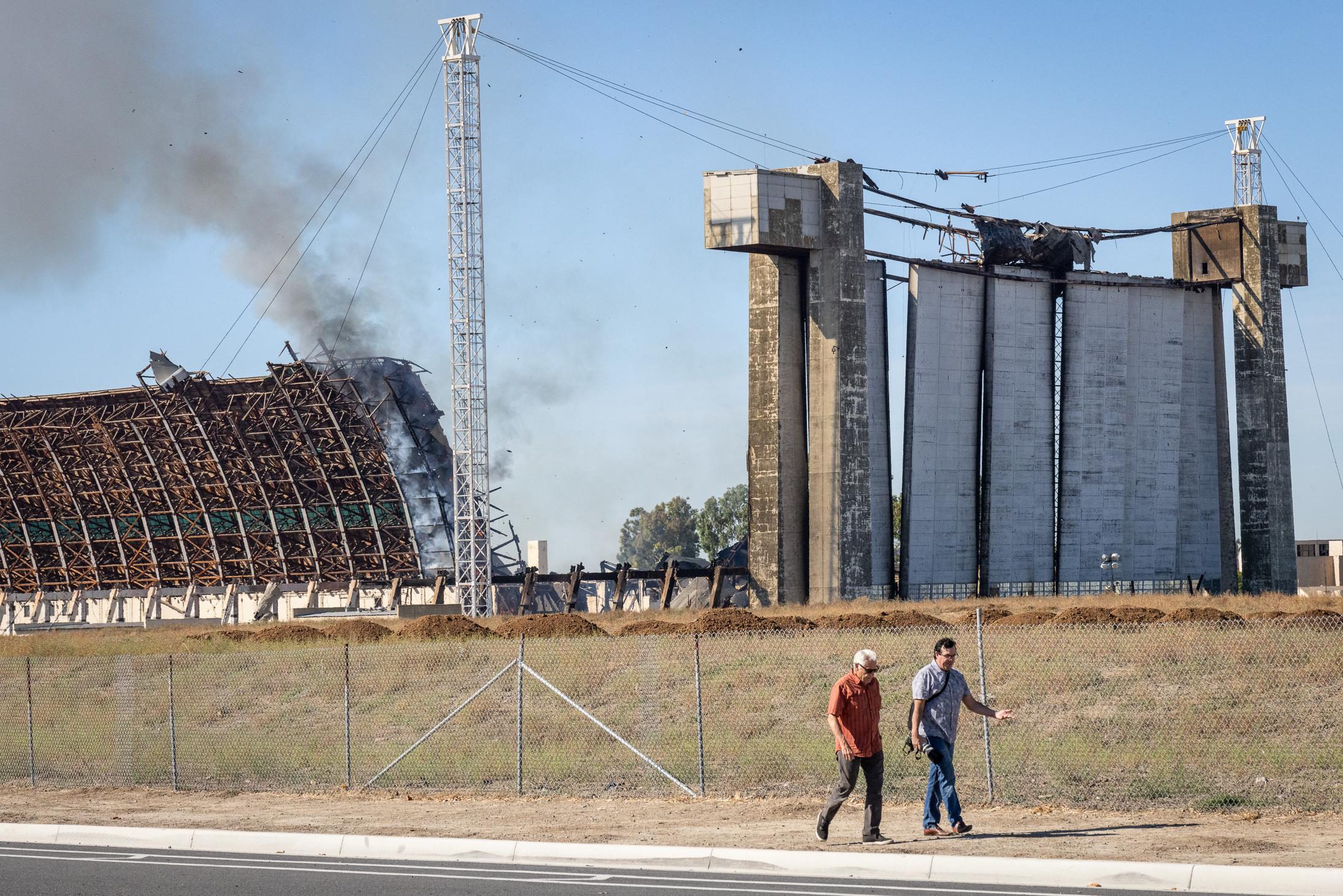 Efforts Underway to ‘Deconstruct’ World War II Blimp Hangar in Tustin ...